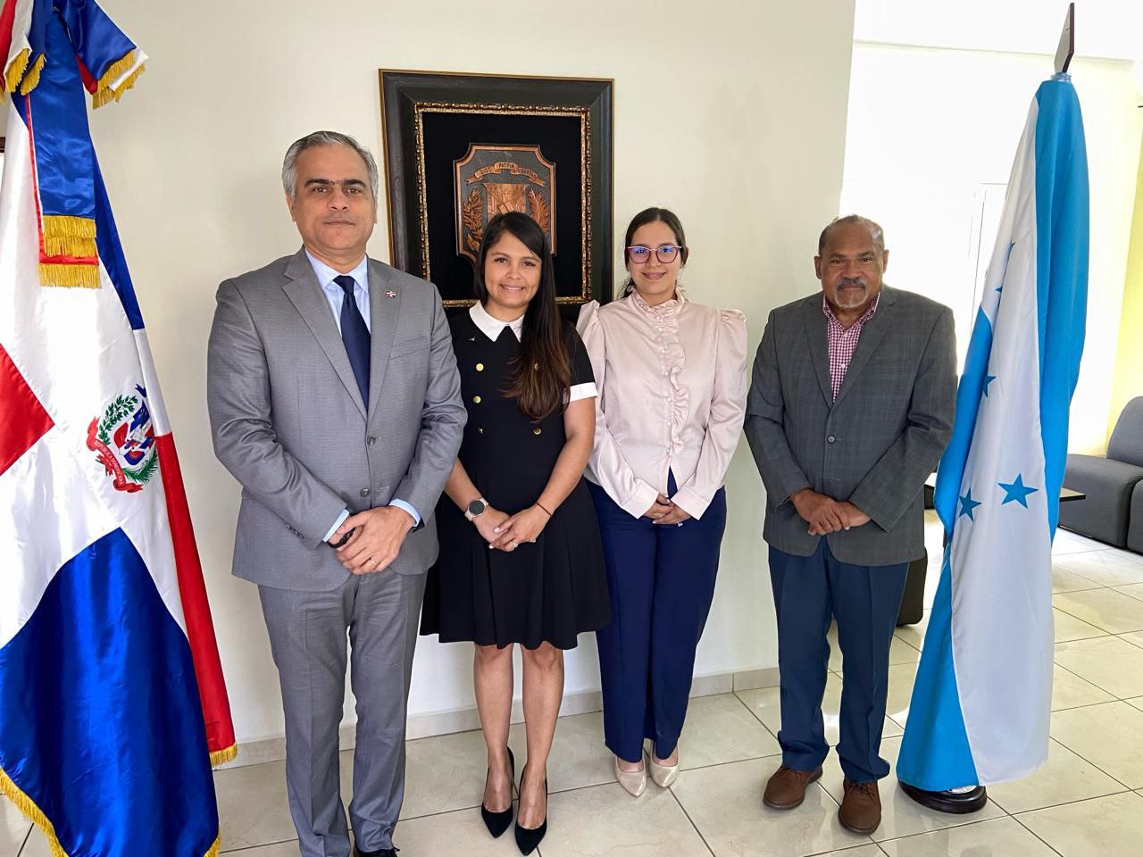 Embajada Dominicana en Honduras reanuda reuniones para la firma de acuerdos - Embajada de la ...
